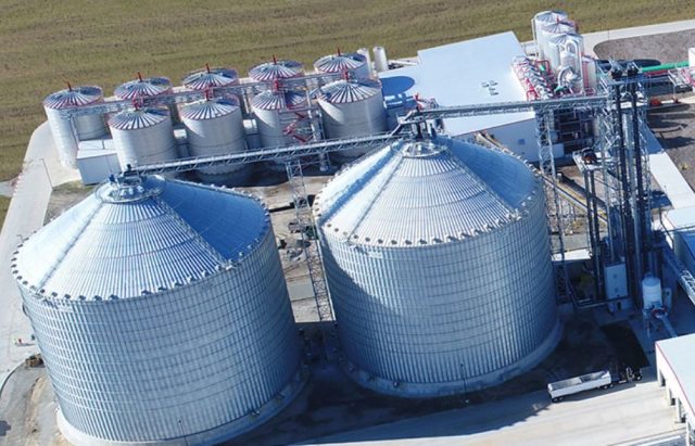 The Two Largest Grain Bins In The World Stand In Iowa Iowa the-two-largest-grain-bins-in-the-world-stand-in-iowa-iowa
